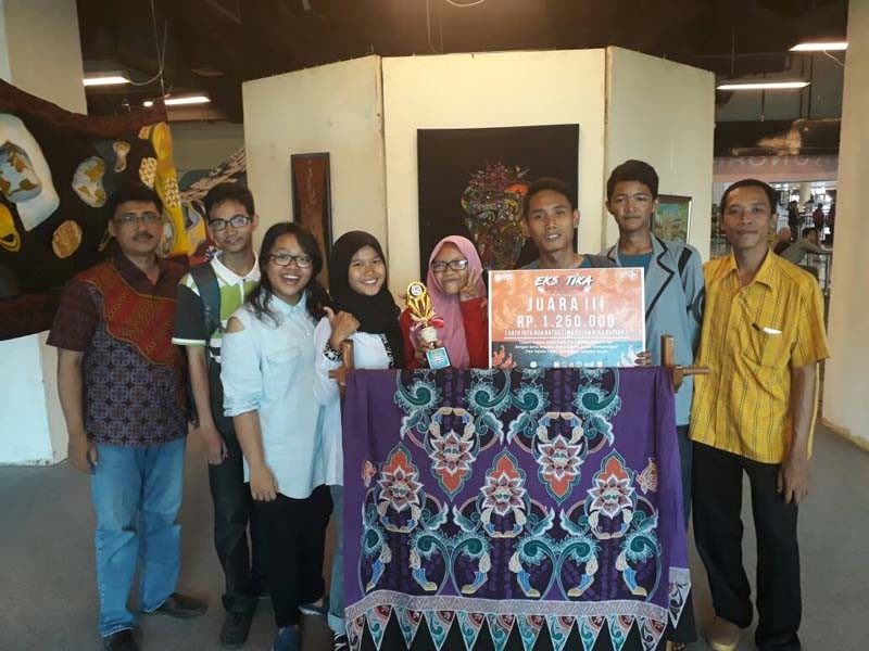 Siswa binaan rumah batik Tower Bersama menang lomba desain