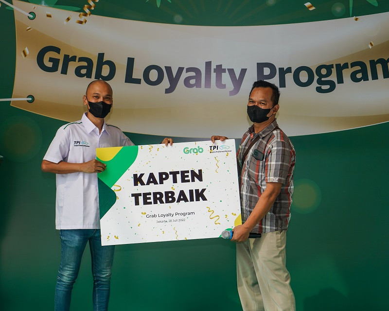 Grab berikan mobil untuk 12 mitra pengemudi setia